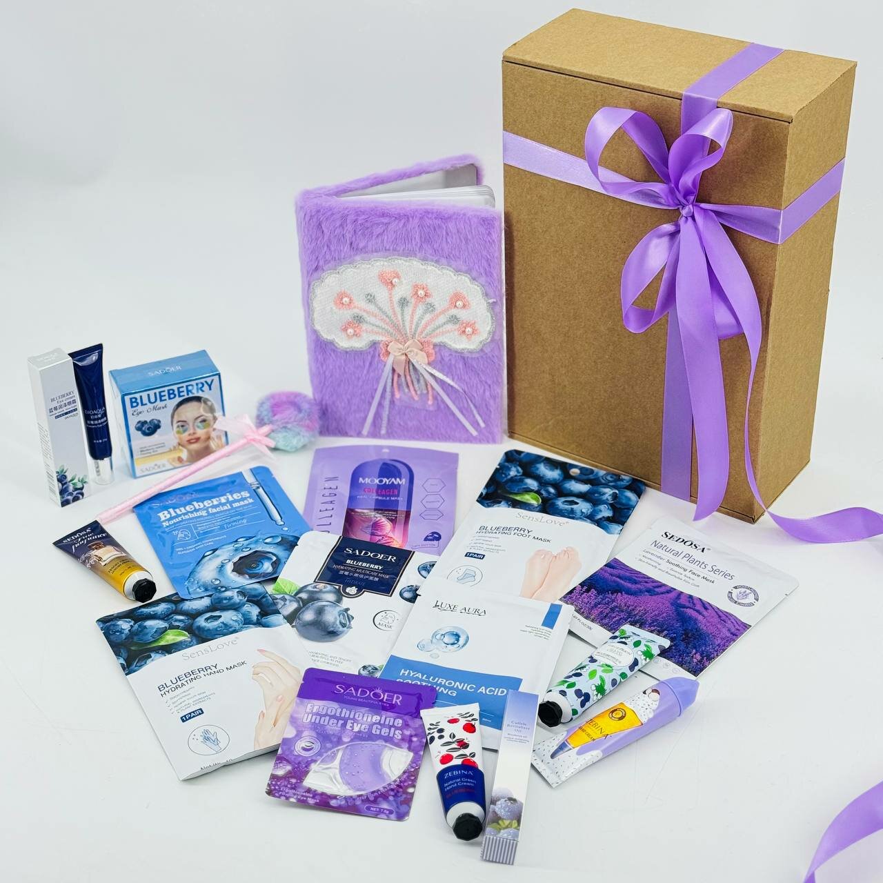 Подарочный набор, бьюти бокс уходовой косметики с плюшевым блокнотом. Подарок на 14 февраля, 8 марта