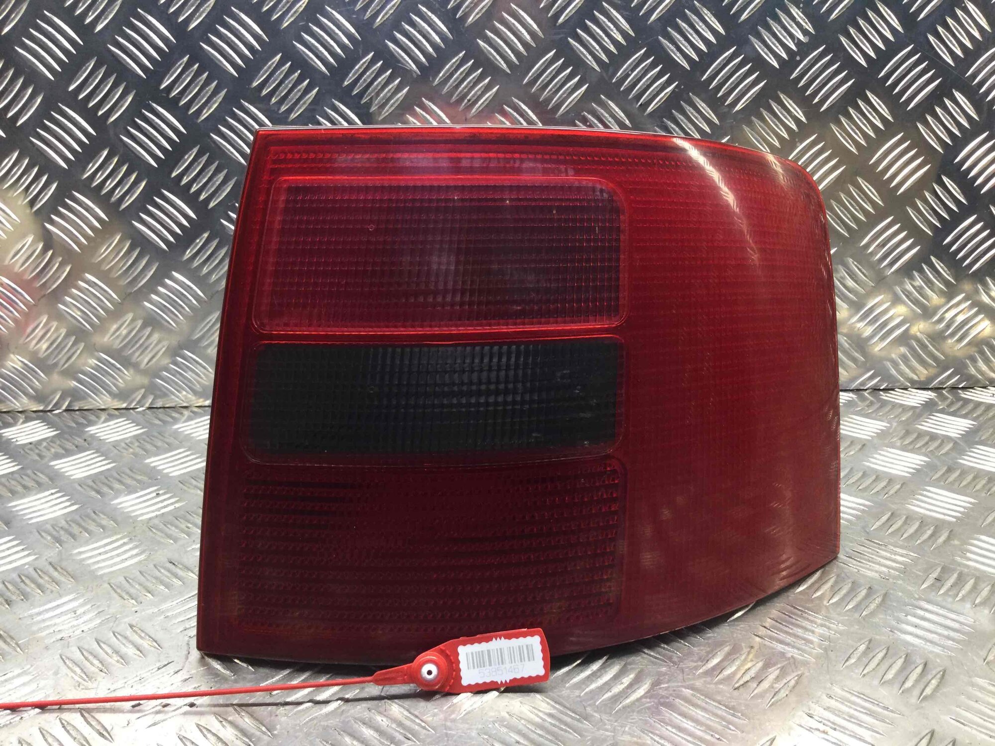 Б/У Фонарь задний правый Audi A6 C5/4B (1997-2004) 2003 г.