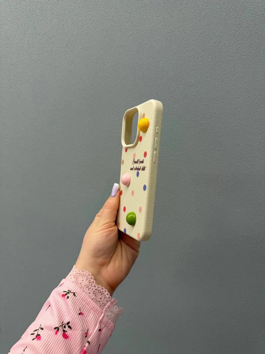 Чехол на Iphone 15 Pro, с добавлением пластмассовых фигур, женский — фото 1