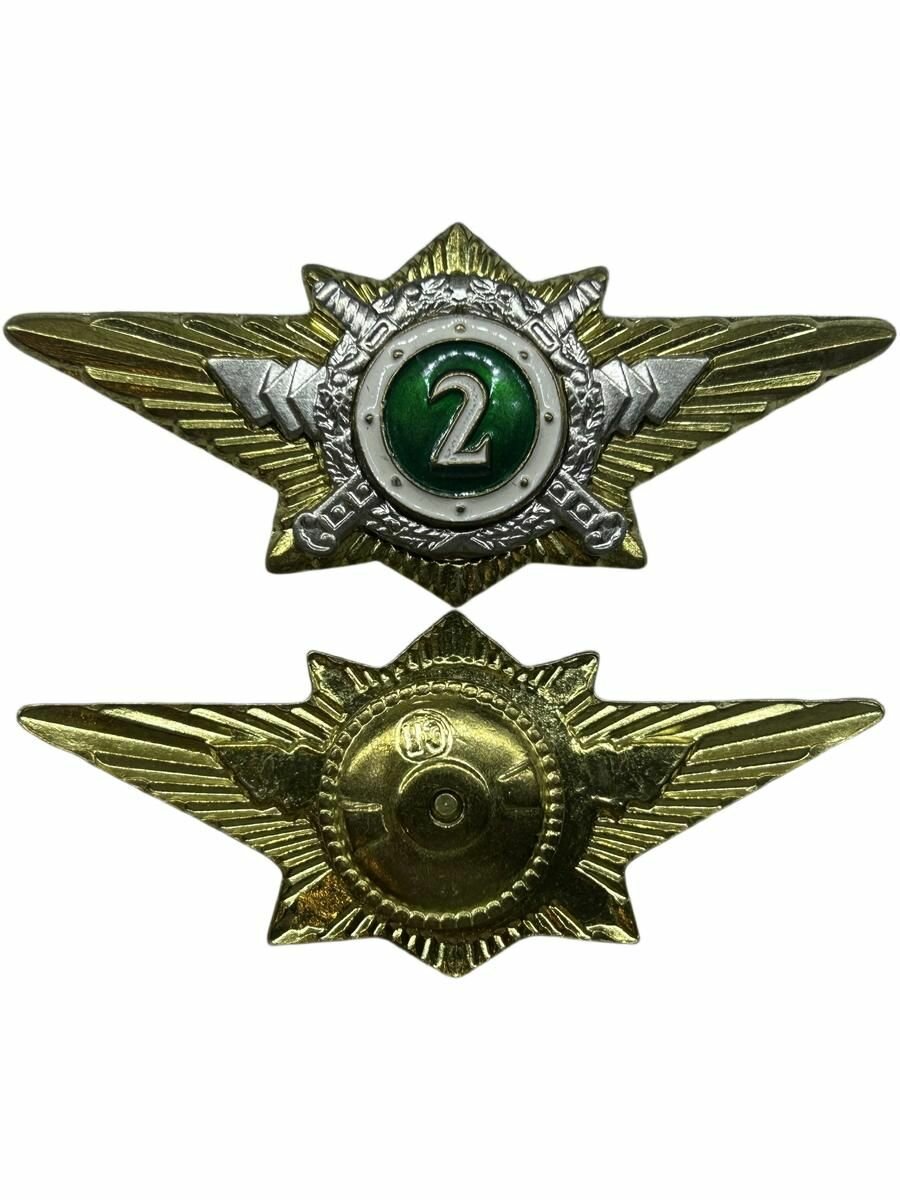 Знак нагрудный. Классность Офицерская МВД РФ. 2 класс. Тяжёлые. Винтовые