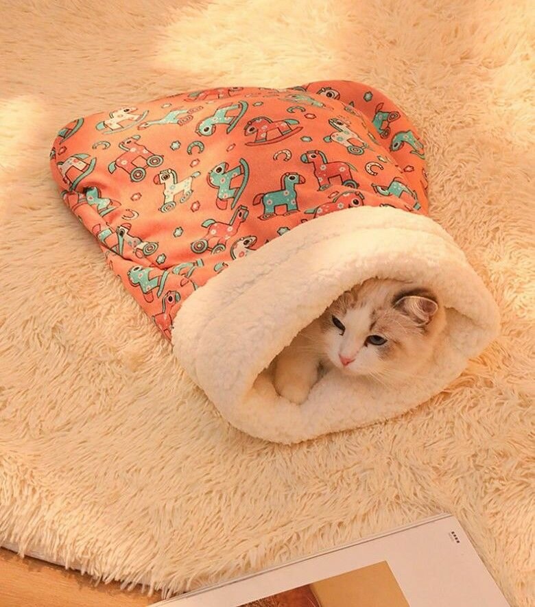 Домик для кошек и домашних питомцев кокон чулком 55*40 розовый