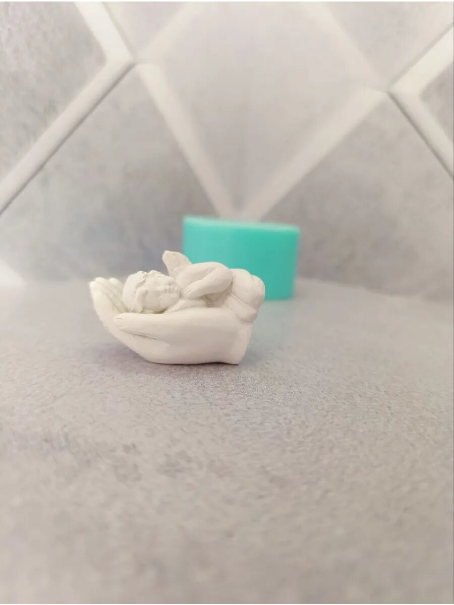 Молд силиконовый "Малыш на ладони". Высота готового изделия 2,5 см.