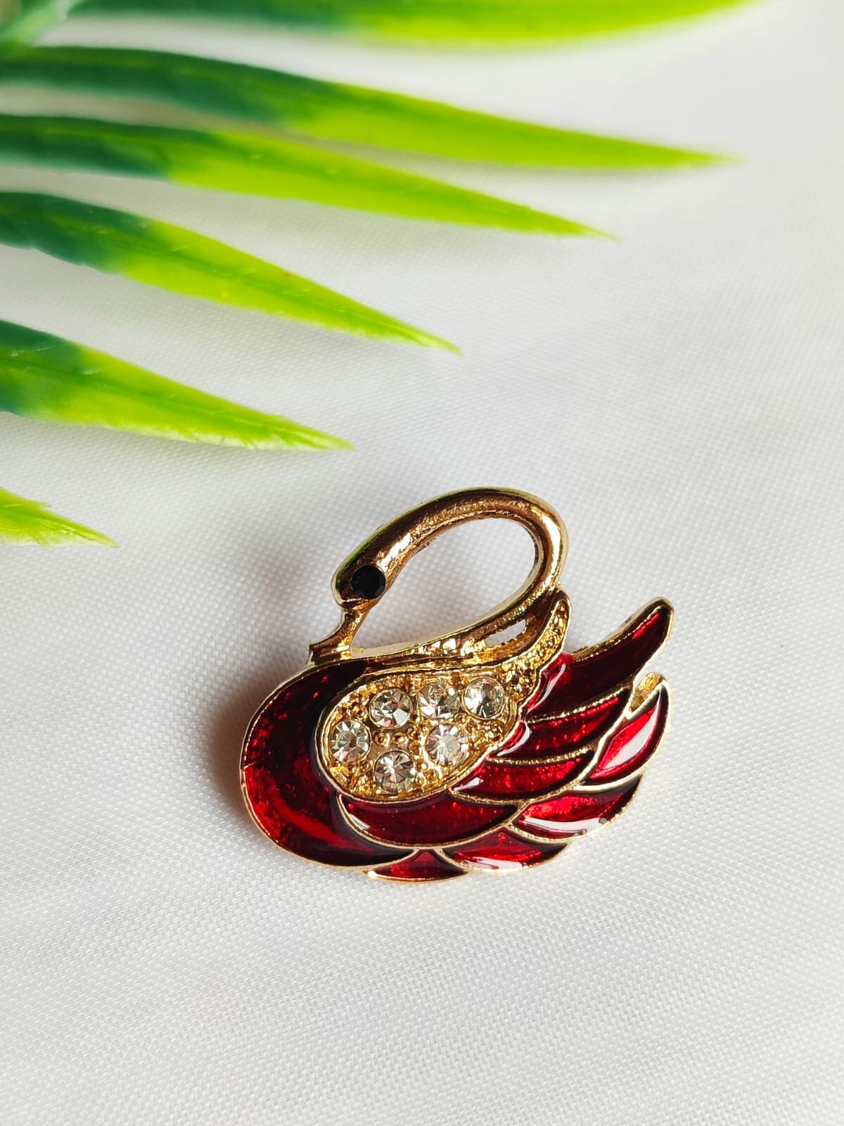 Брошь, эмаль, стразы