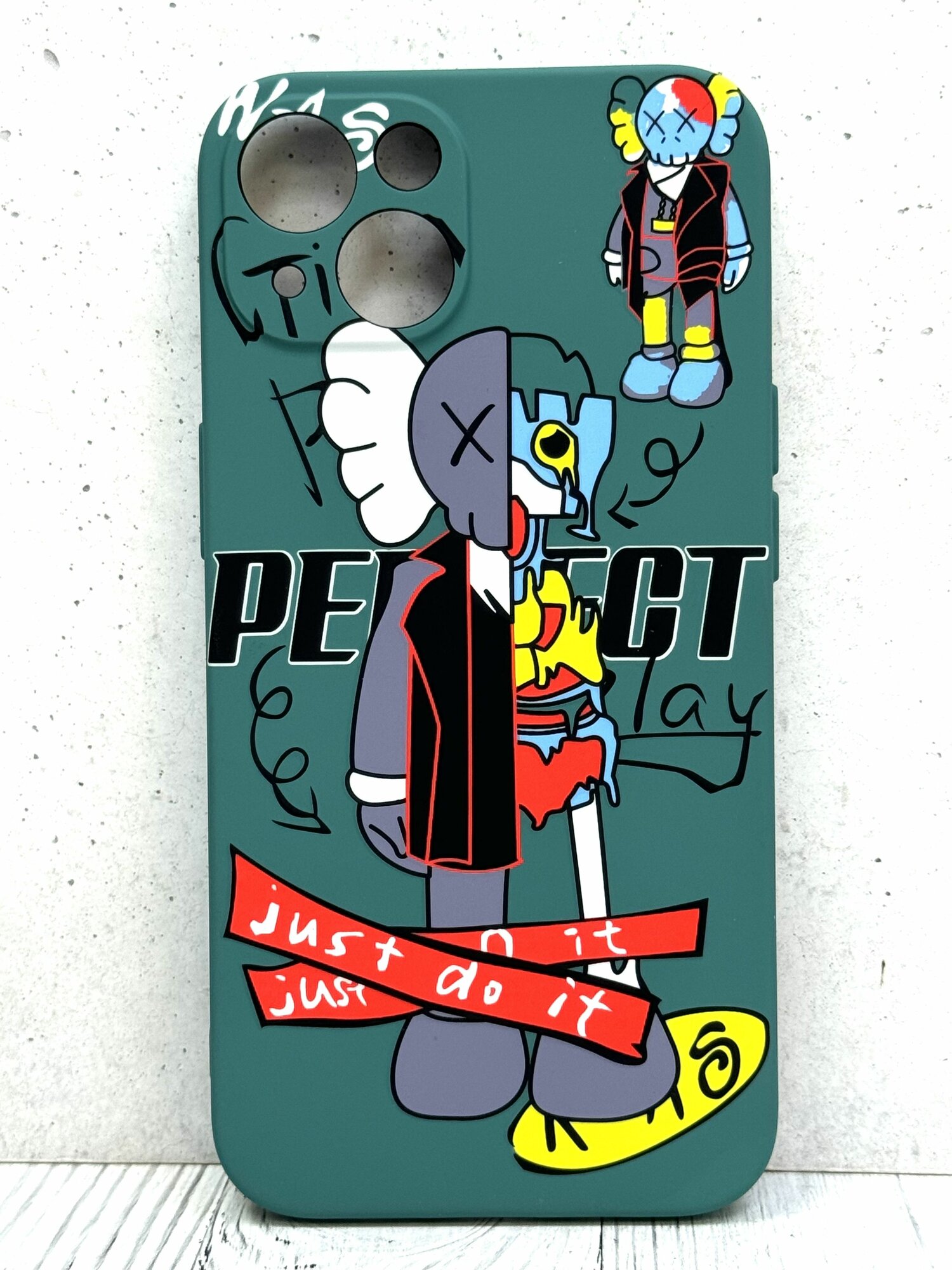 Светящийся чехол-накладка для Iphone 13 pro / Айфон 13 про LUXO/KAWS/ с флуоресцентным рисунком