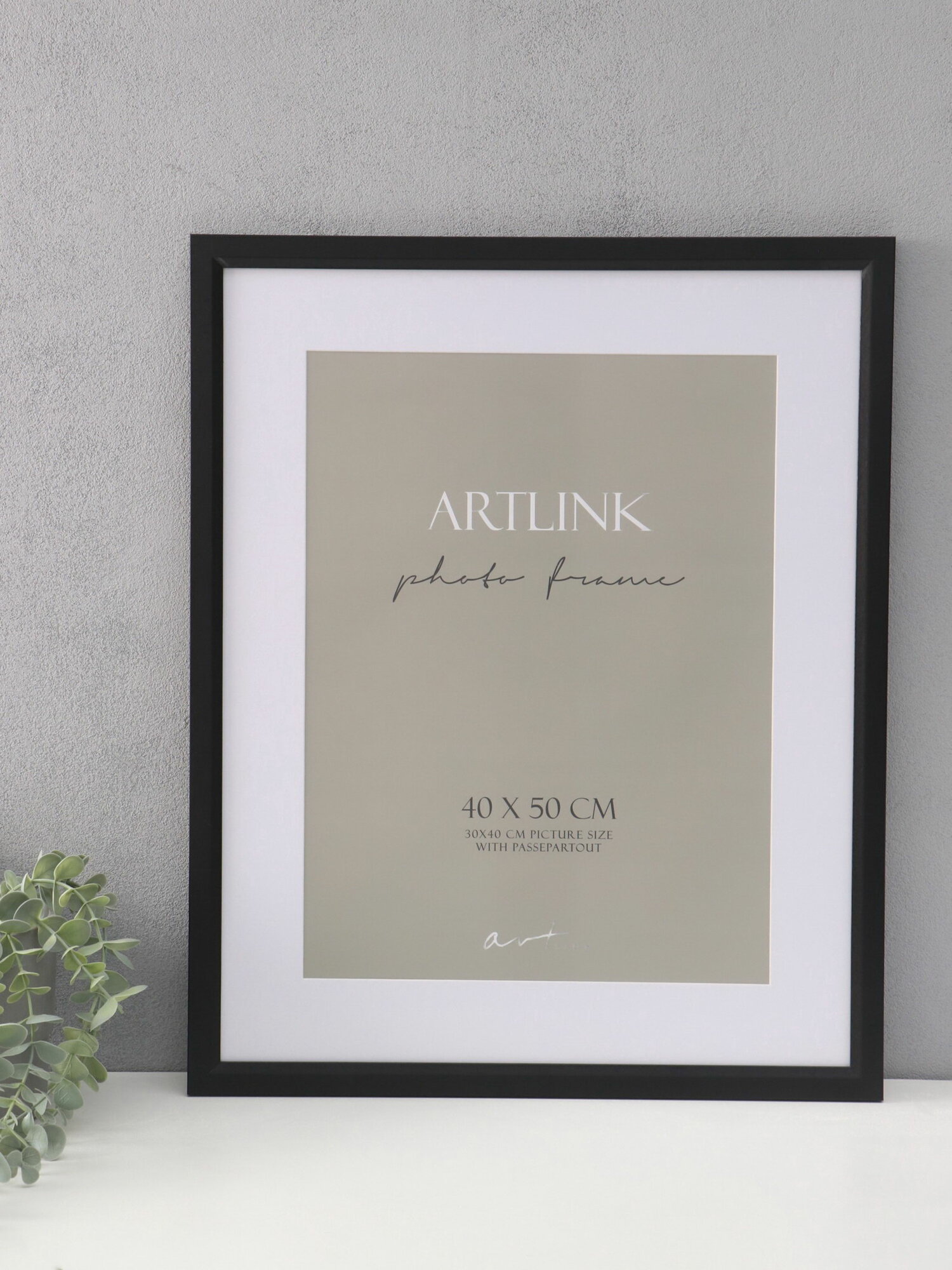 Фоторамка для фото 40x50 см, с паспарту, материал защитного экрана: полистирол