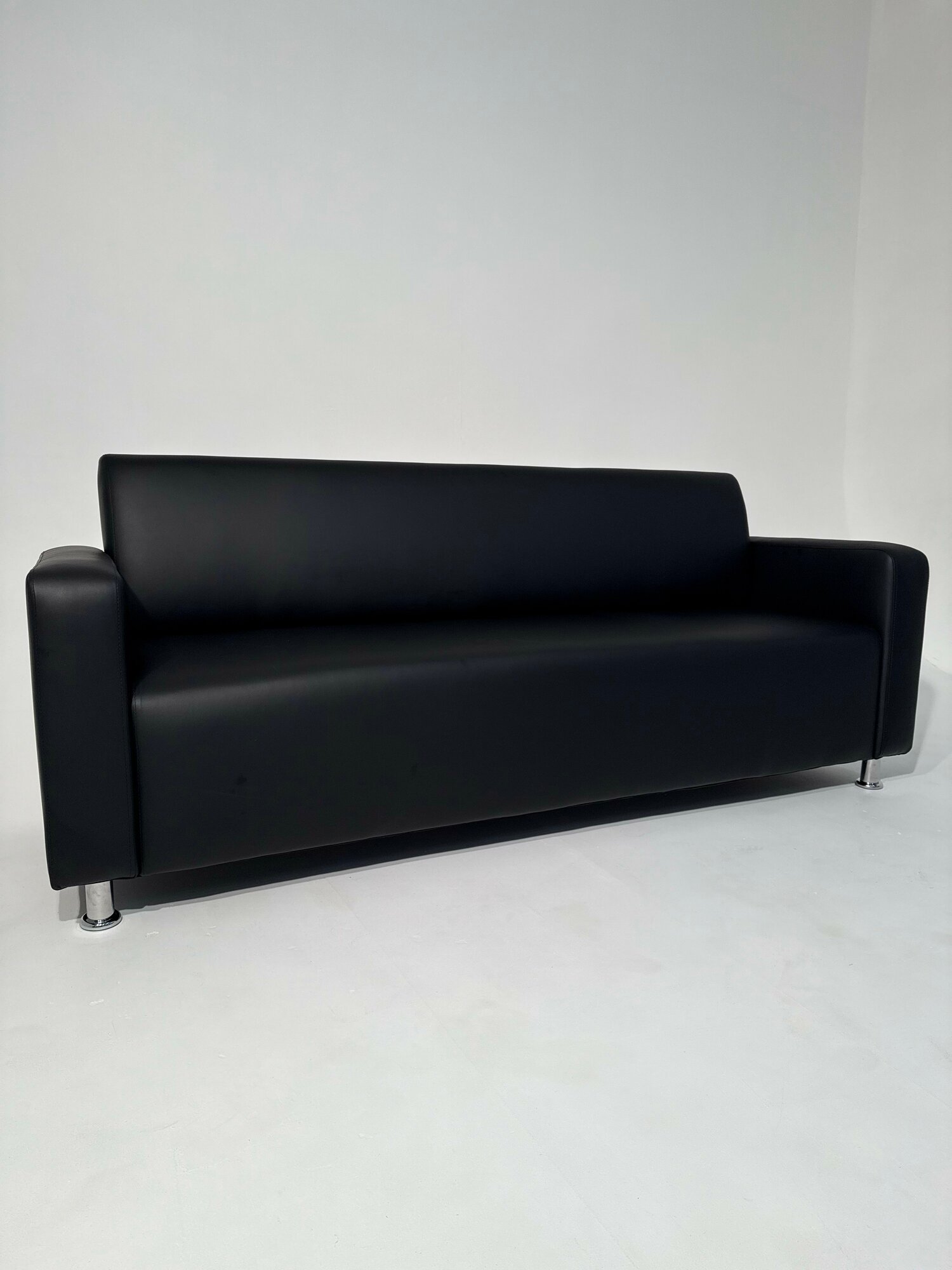 Диван офисный Платинум, механизм Нераскладной, 200х67х82 см, чёрный матовый