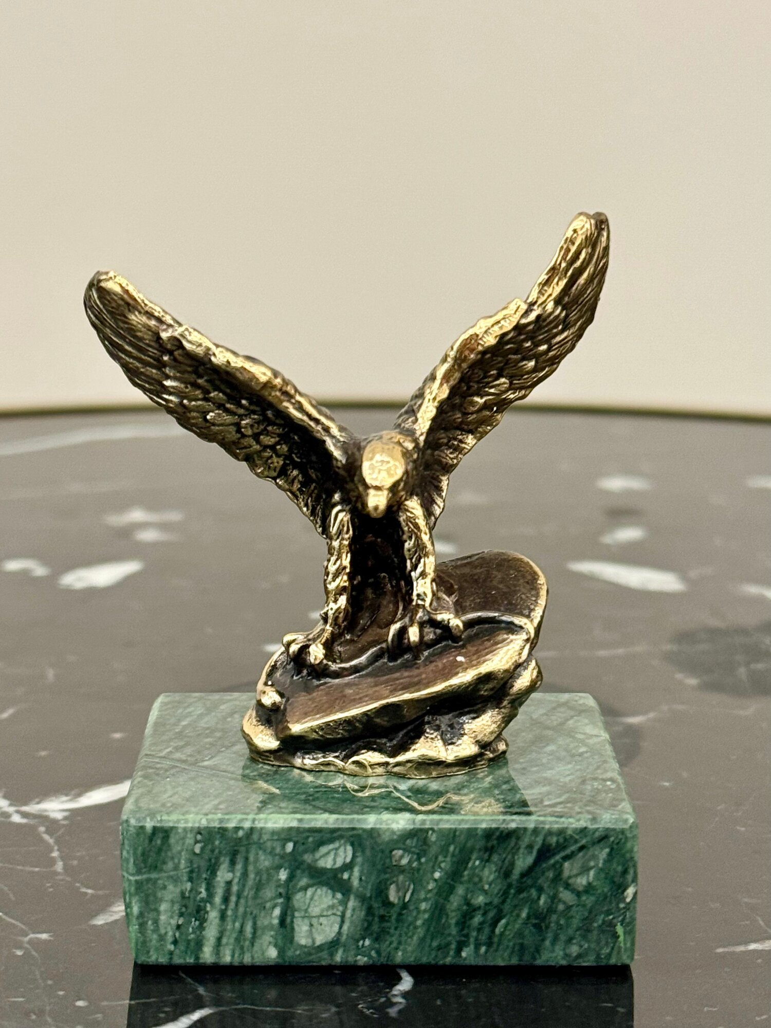 Орел статуэтка для интерьера, фигурка для декора, сувенир подарочный, бронзовое литье