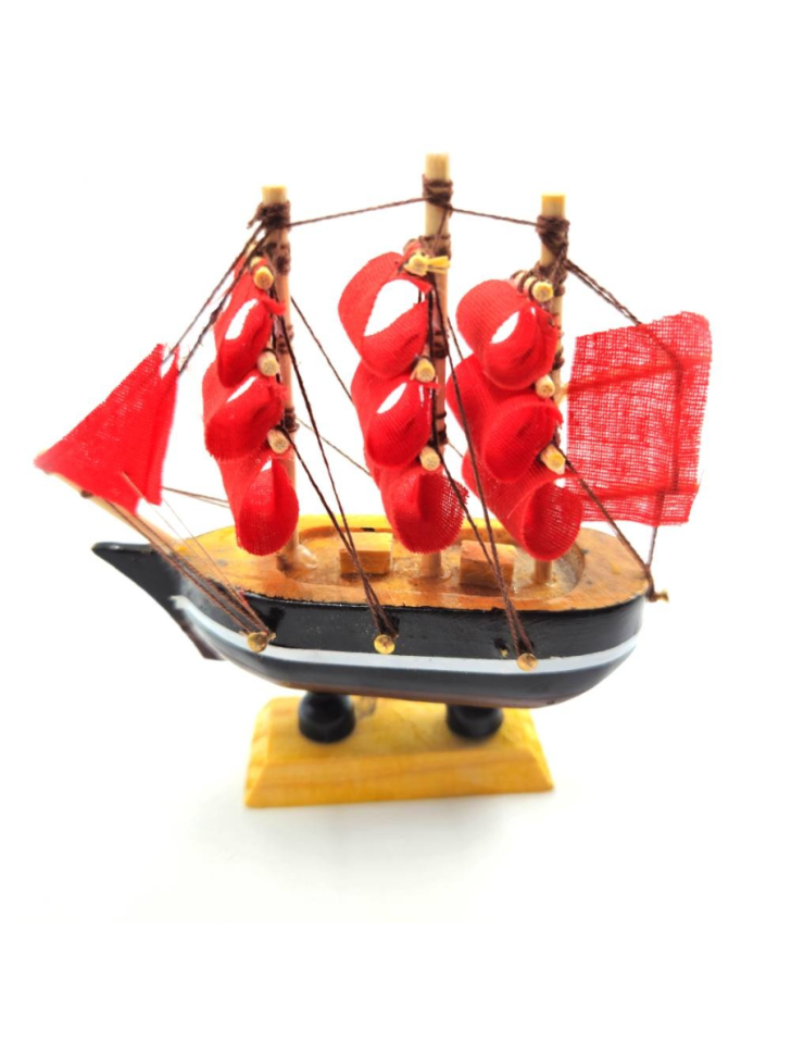 Сувенирный кораблик "Красные паруса" (10 х 10 х 3 см)