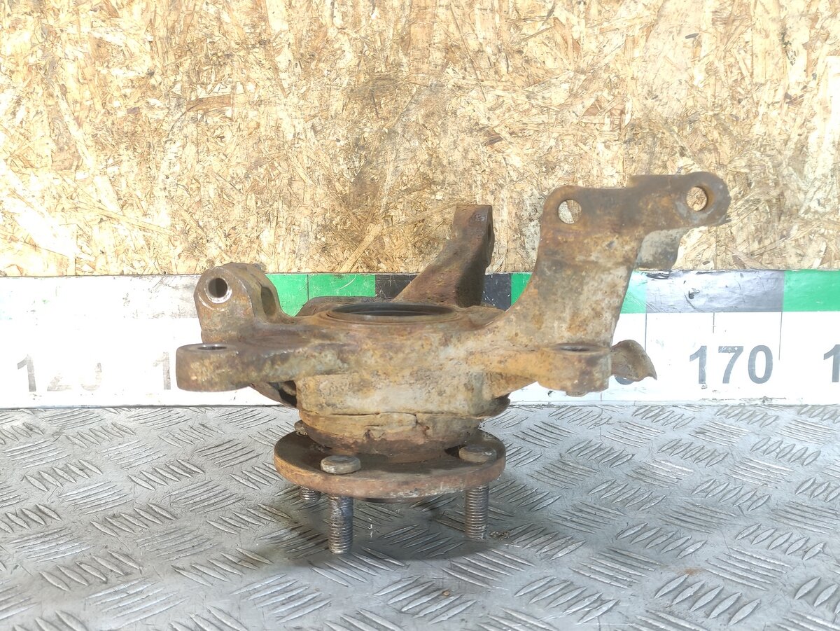 Кулак поворотный передний левый MAZDA 323 1994-1998 B02H33030C