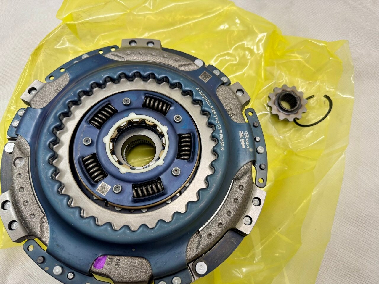 412002D220 оригинал 100% корзина сцепления С диском KIA/HYUNDAI