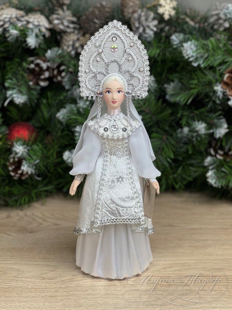 АртМороз Снегурочка в серебряной шубке 28 см, новогодняя игрушка под ёлку, авторская кукла ручной работы