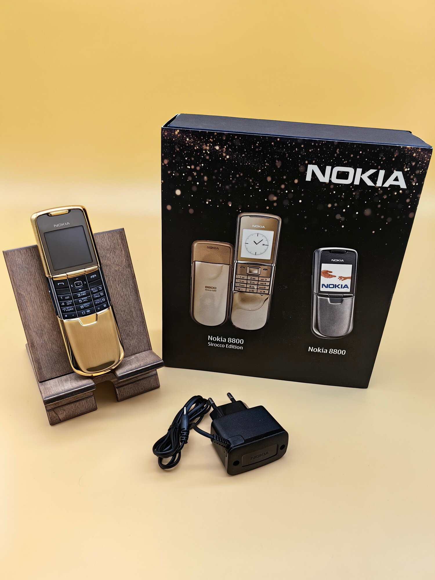 Мобильный раритетный кнопочный телефон слайдер Nokia 8800, Золотистый
