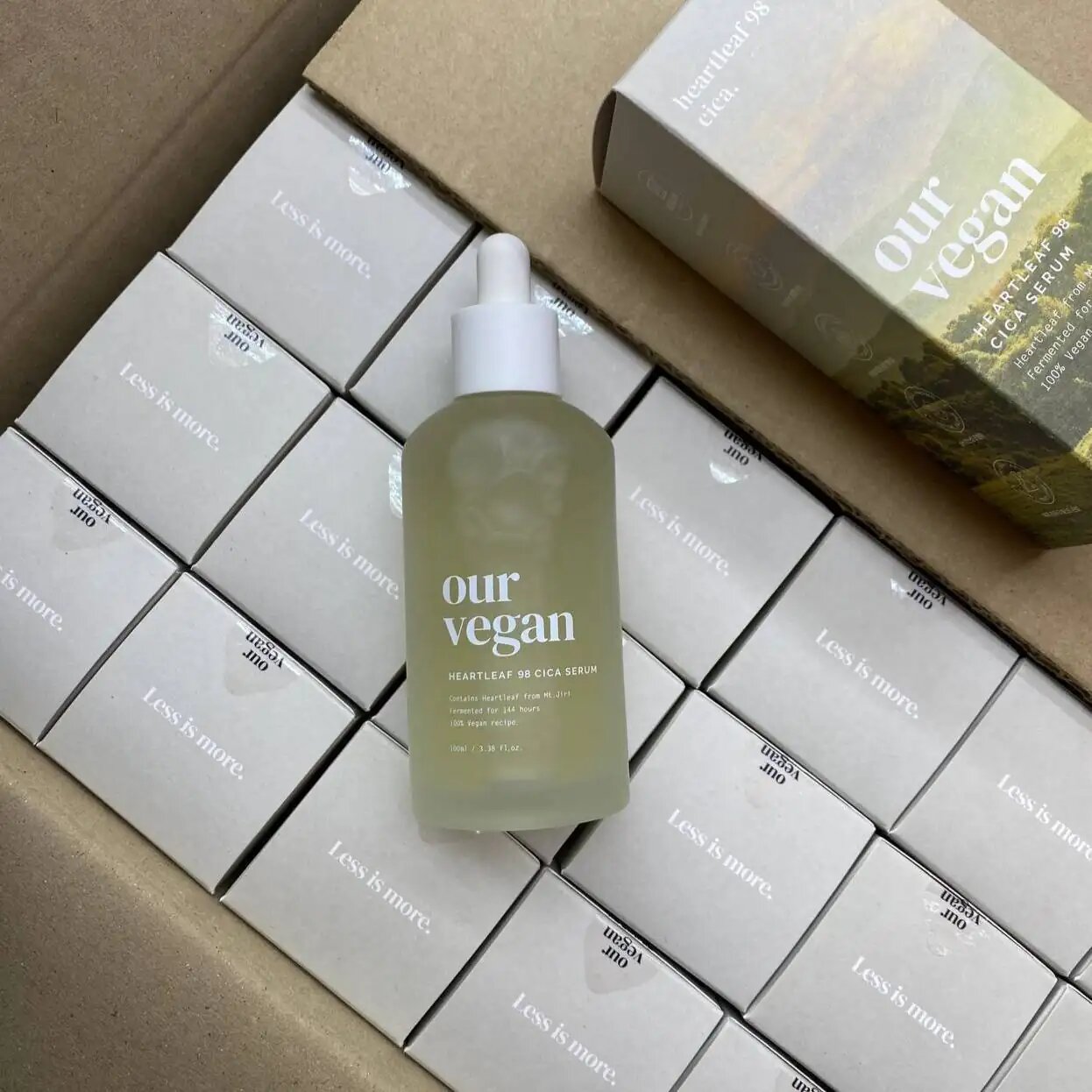 Веганская сыворотка против воспалений Manyo Our Vegan Heartleaf 98 Cica Serum