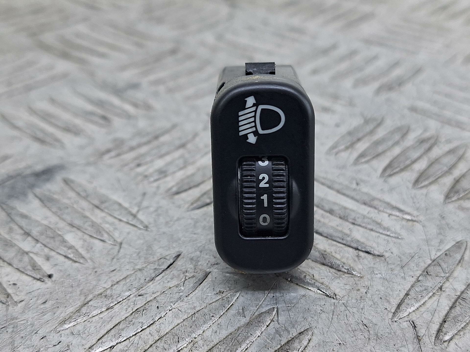 Кнопка корректора фар Mercedes-Benz Sprinter W906 (2006 - 2014) 0005445931