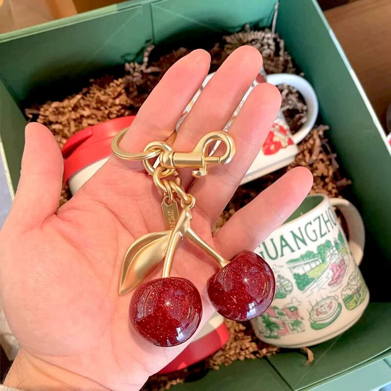 Ключен в форме вишни для женских сумок, аксессуар-подвеска, красный цвет, модный подарок 2023 года, стильный аксессуар