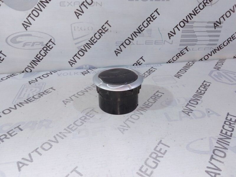 Дефлектор воздушный в торпедо Лада Ларгус Кросс Б/У с пробегом