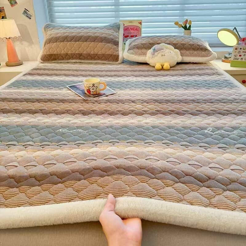 Молочный бархатный наматрасник, мягкий подушка для домашнего использования, утолщенный, для общежития, студенческая односпальная кровать, зимнее флисовое одеяло для матраса