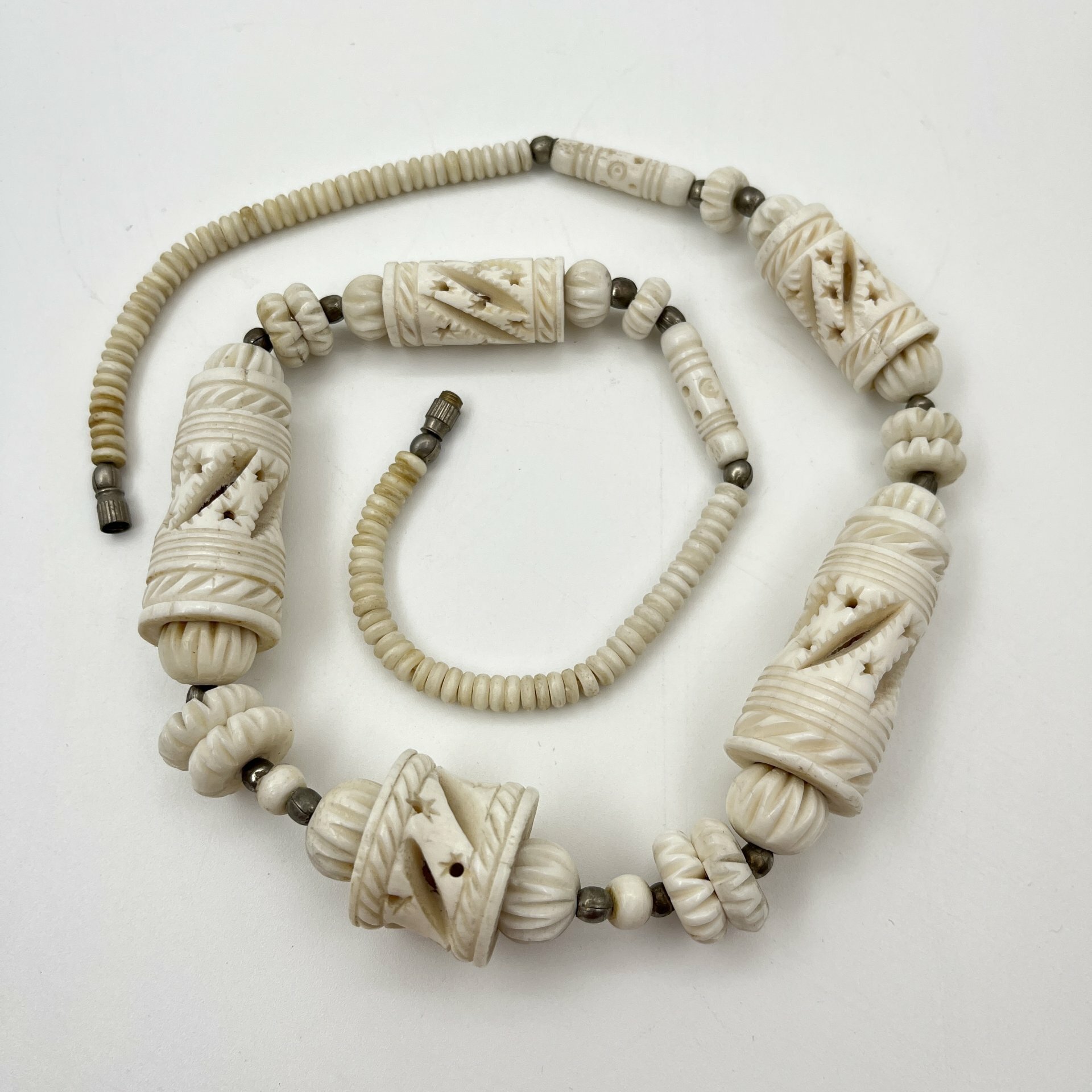 Бусы, кость, резьба, сплав металлов, Азия, 1970-1990 гг.