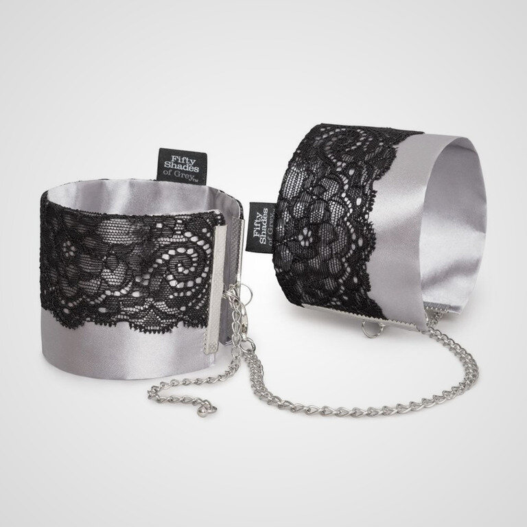 Наручники с кружевом Play Nice атласные FIFTY SHADES OF GREY Play Nice Handcuffs Наручники 1 шт