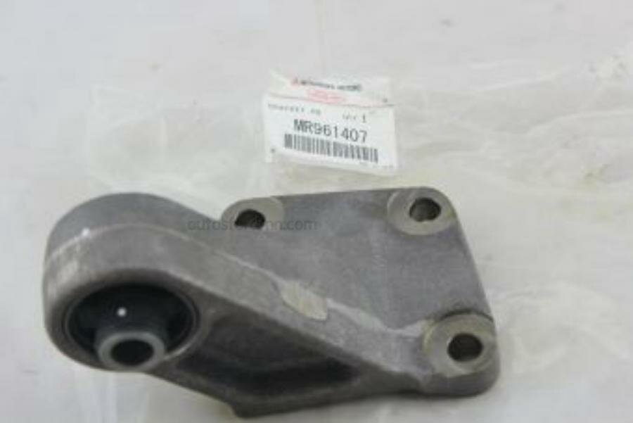 MITSUBISHI MR961407 Подушка траверсы заднего дифференциала, левый