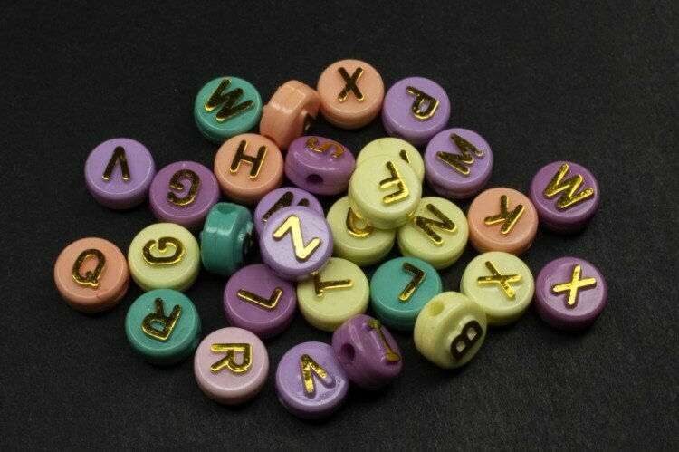 Бусины с буквами Алфавит 10х6мм, отверстие 2мм, цвет ассорти цветов/золото, 540-016, 10г (около 30шт)