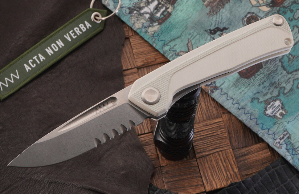 Складной нож ANV Z200 (liner lock, белая G10, Sleipner, серрейтор)