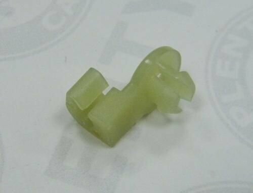 Фиксатор тяги замка двери General Motors 94530295