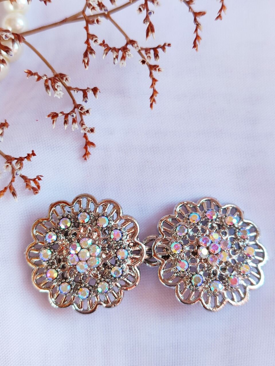 Брошь, стразы