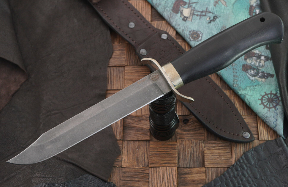 Товарищество Завьялова нож НР-40, клинок булат, рукоять мельхиор, граб