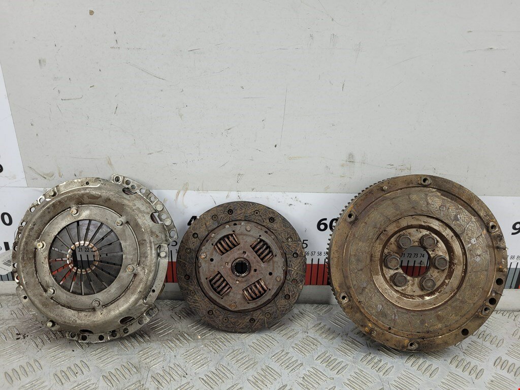 Маховик (демпфер сцепления) Volkswagen Polo 3 032105269X арт. 2131820