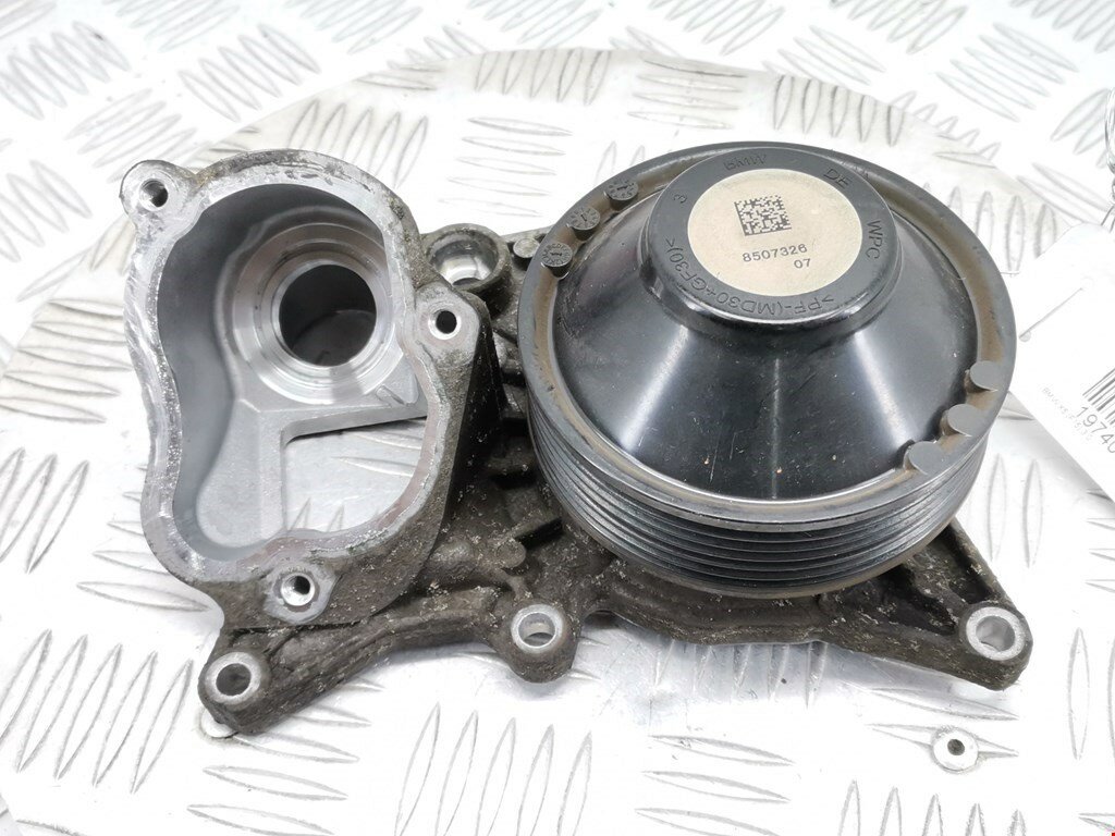 Насос водяной (помпа) BMW X5 (F15) 11518516205 арт. 1974097