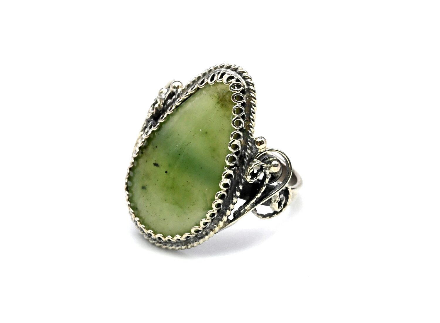 Кольцо, нефрит