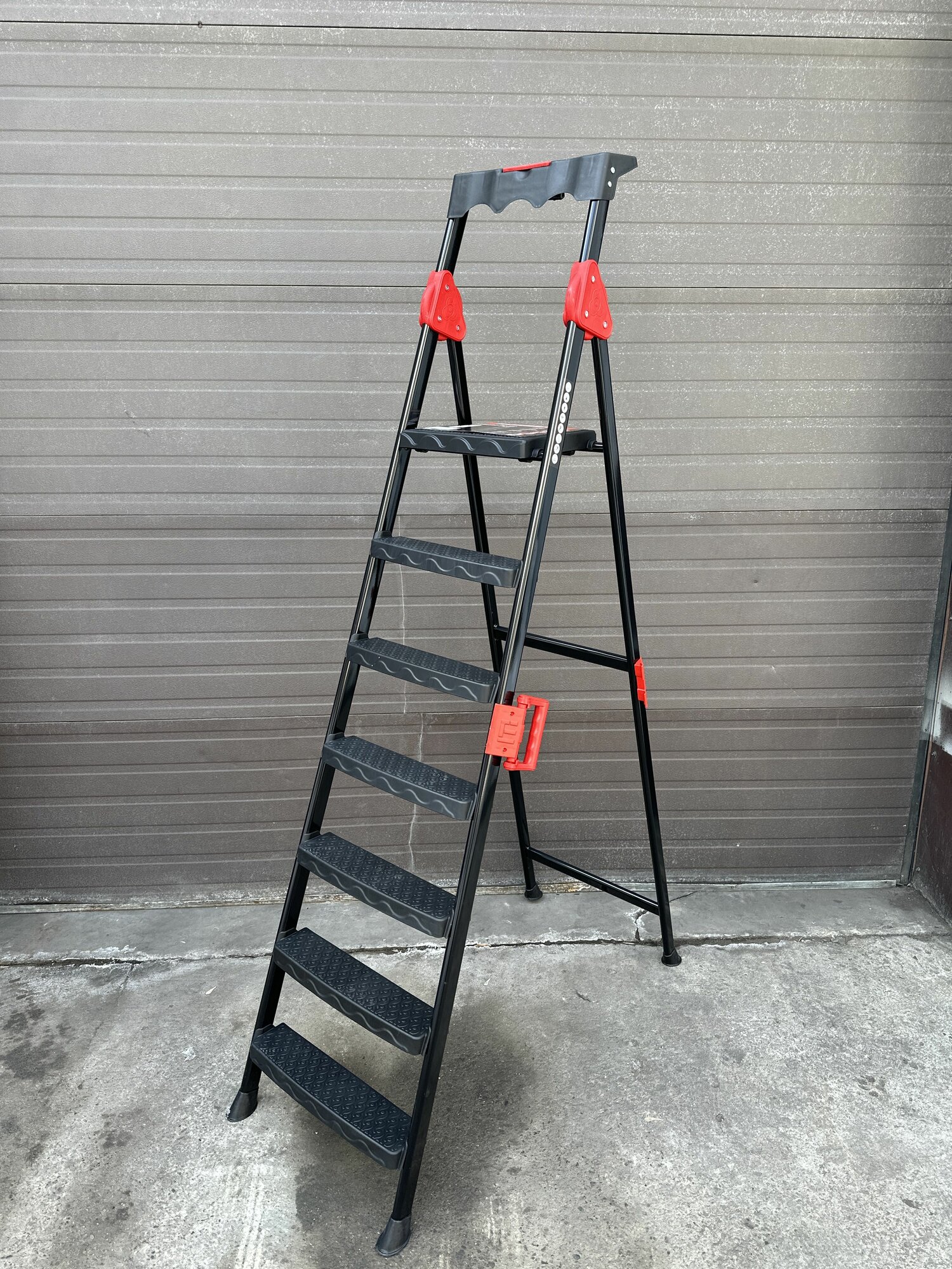 Стальная стремянка Cakmak Mensa plus 6+1 с широкими ступенями (высота площадки 150см, рабочая высота 350см) Турция