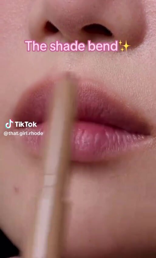 Карандаш для губ Rhode Lip Shape Bend Peptide, кремообразная текстура, для объема губ — фото 1