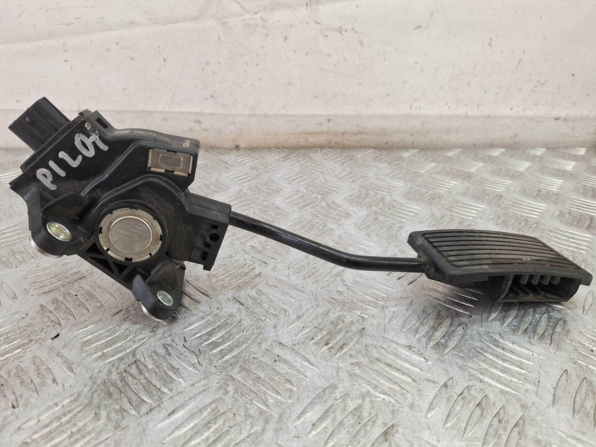 Педаль газа Honda Pilot 2 рест. 2012 49813784239