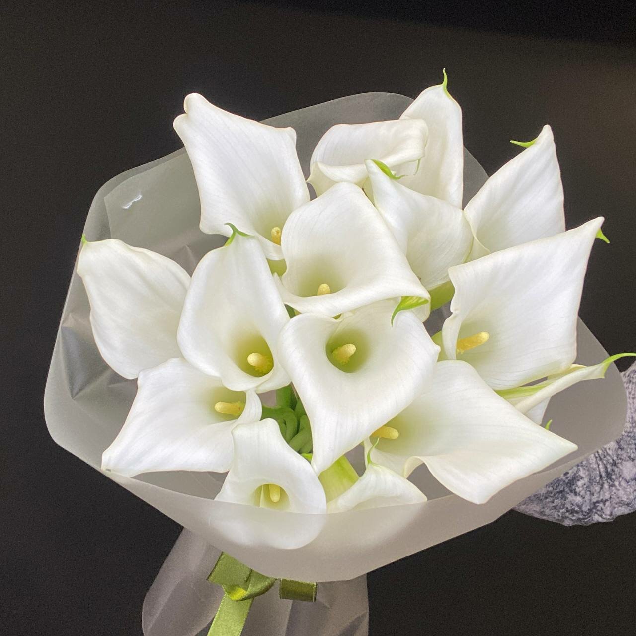 Букет из 15 белых калл