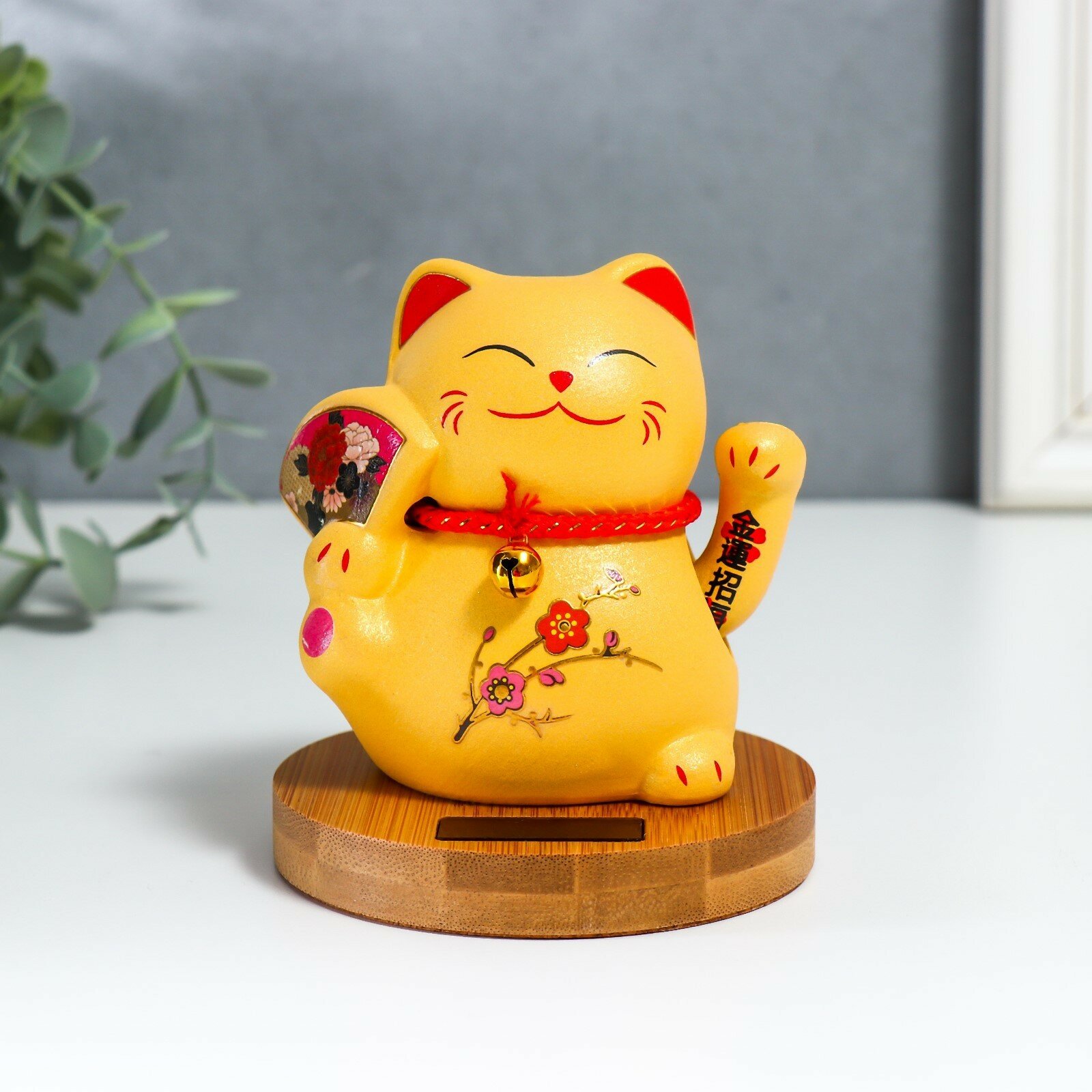 Маятник настольный антистресс «Манэки-нэко с веером и сакурой», керамика, от солнечных батарей, 10×10×12 см