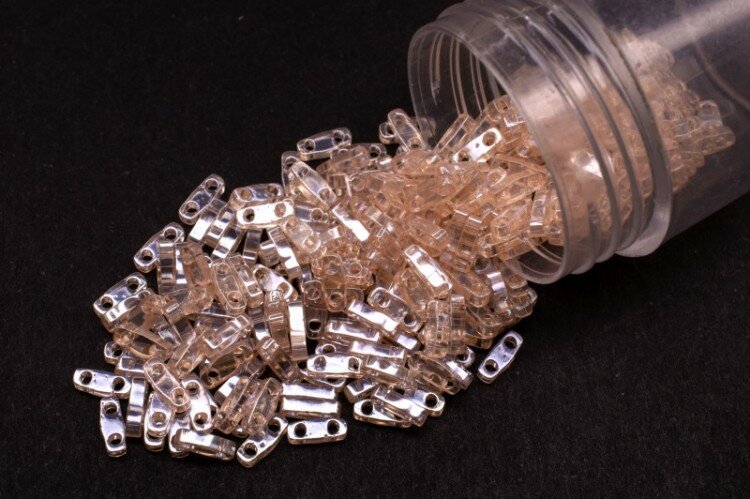 Бисер японский MIYUKI Quarter TILA #0365 светлый розовый, глянцевый прозрачный, 5 грамм