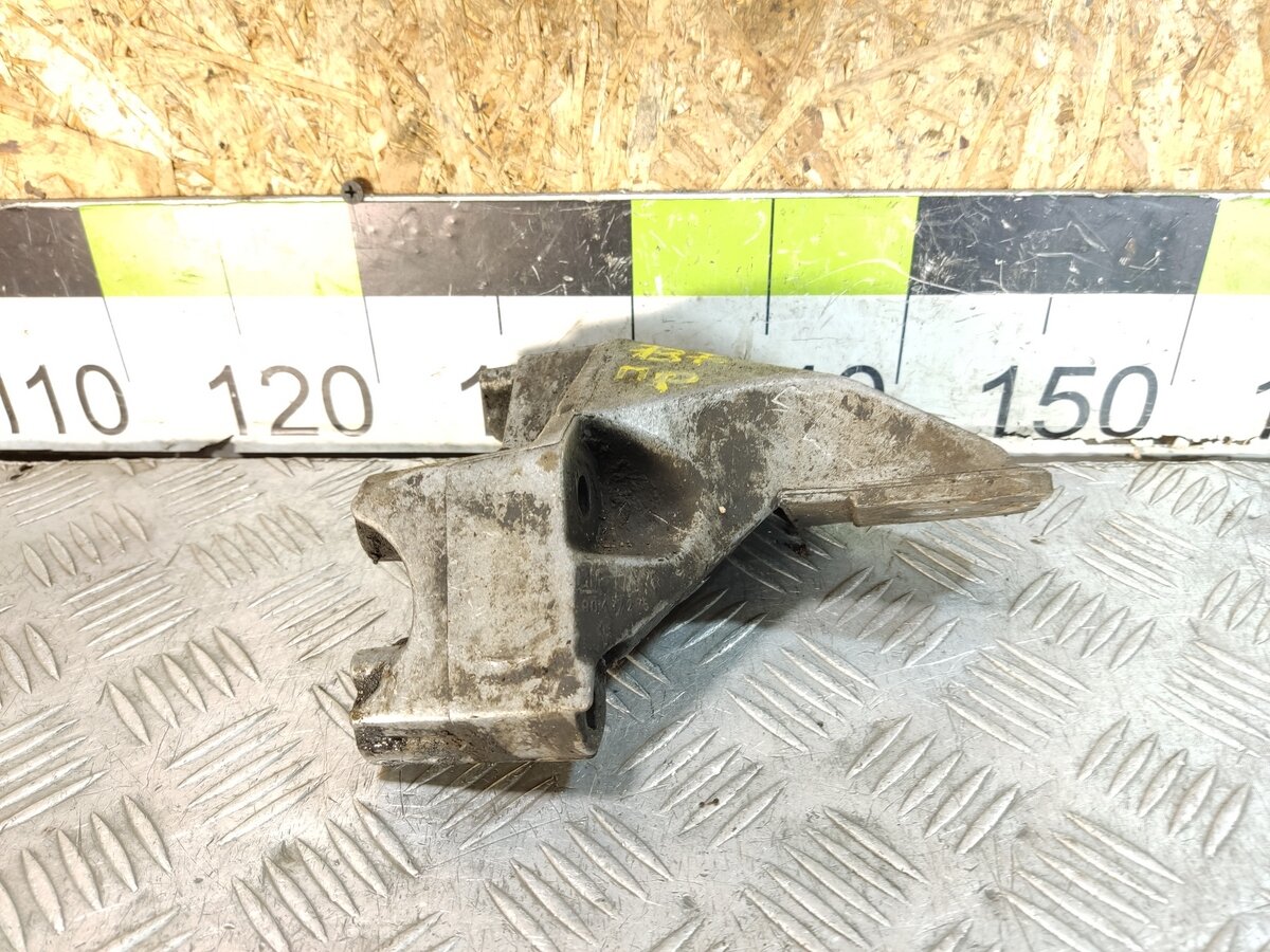 Кронштейн двигателя OPEL Vectra B 90497256