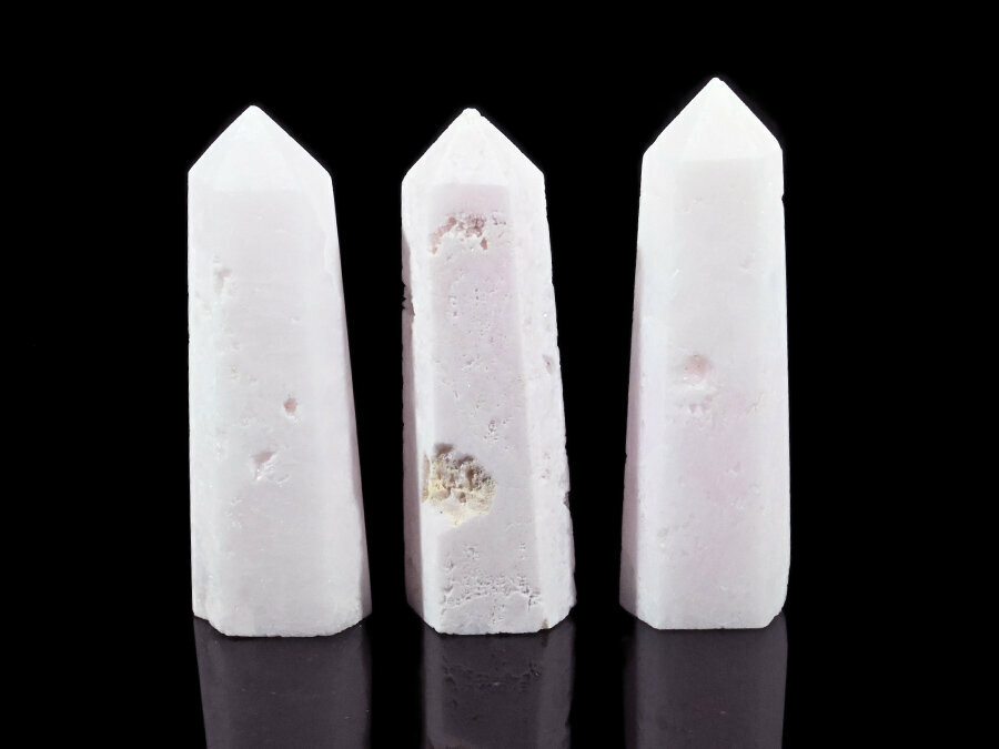 Кристалл из манганокальцита не полированный "Карандаш" 25*23*86мм 86-88г .