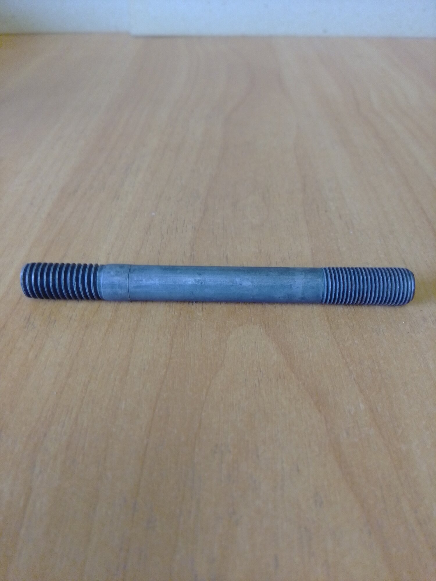 Шпилька М10х1х80 для автомобилей (коллектора др.). 291815-п29 . Красная Этна