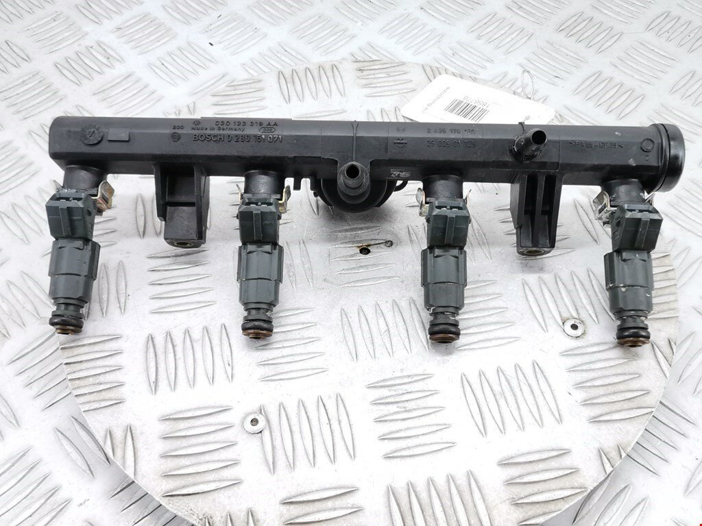 Форсунка бензиновая электрическая Volkswagen Polo 3 030906031J арт. 1856776