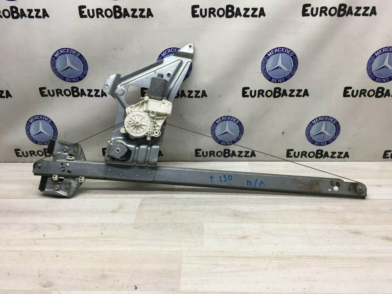 Стеклоподьемник передний левый Mercedes W906 A9067200046