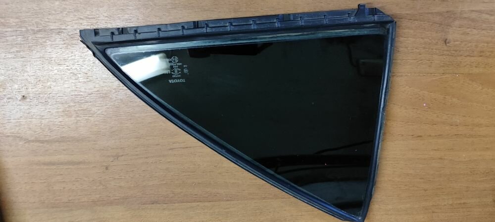 Форточка двери заднее левое Toyota Camry XV40