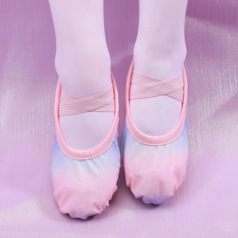 Спортивные туфли