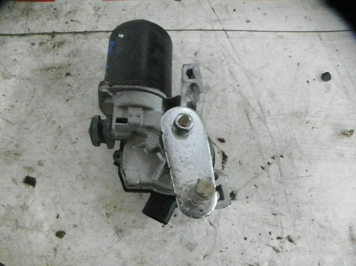 Мотор стеклоочистителя Hyundai Santa Fe II (2005—2010) 981101g900