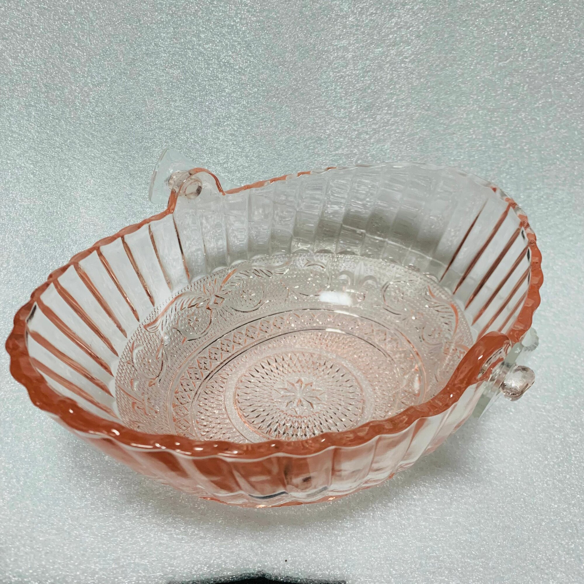 Стеклянная конфетница "корзиночка" с пластиковой ручкой