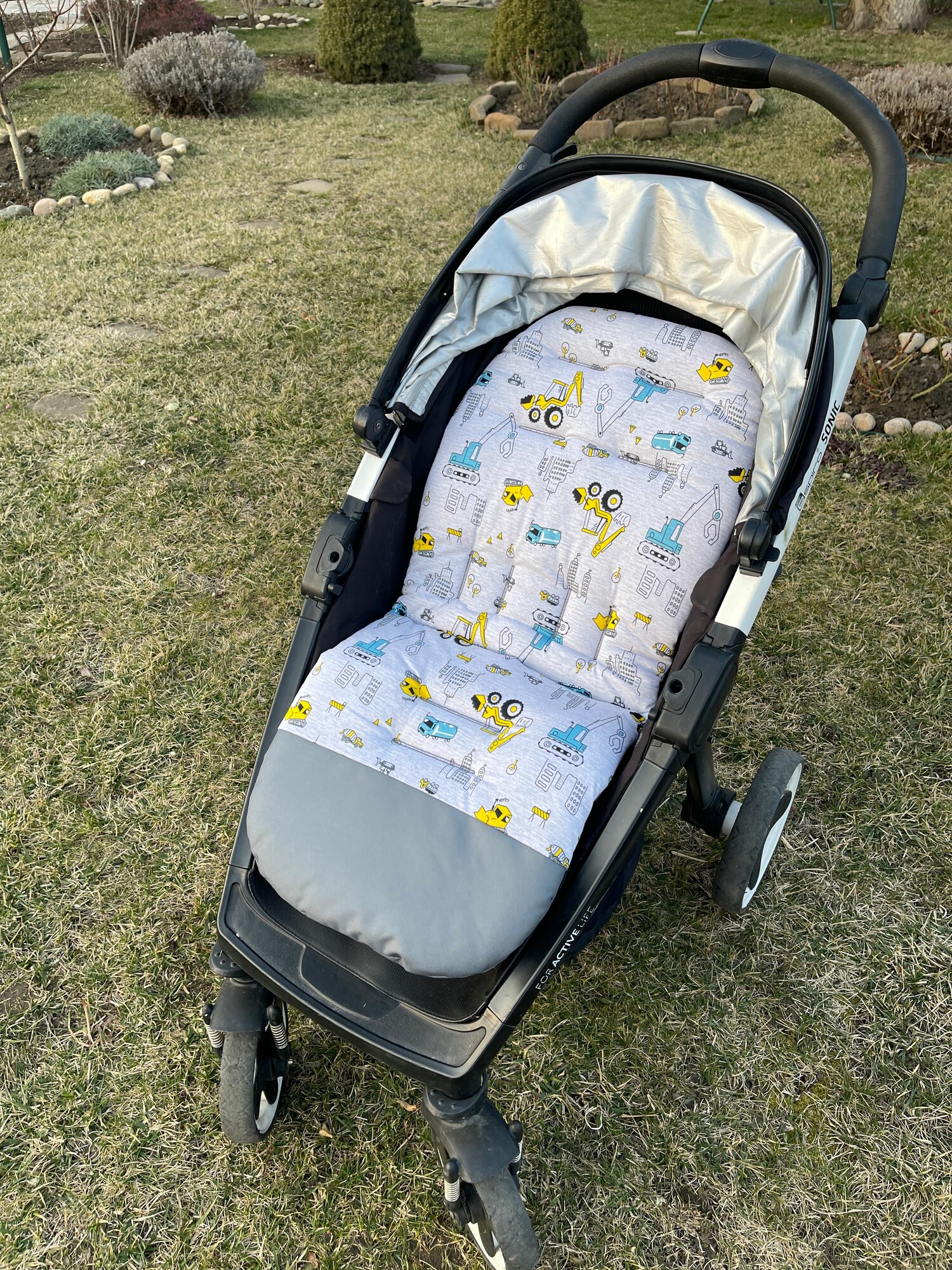 Матрасик в коляску прогулочную двусторонний весенний летний с креплением на колску