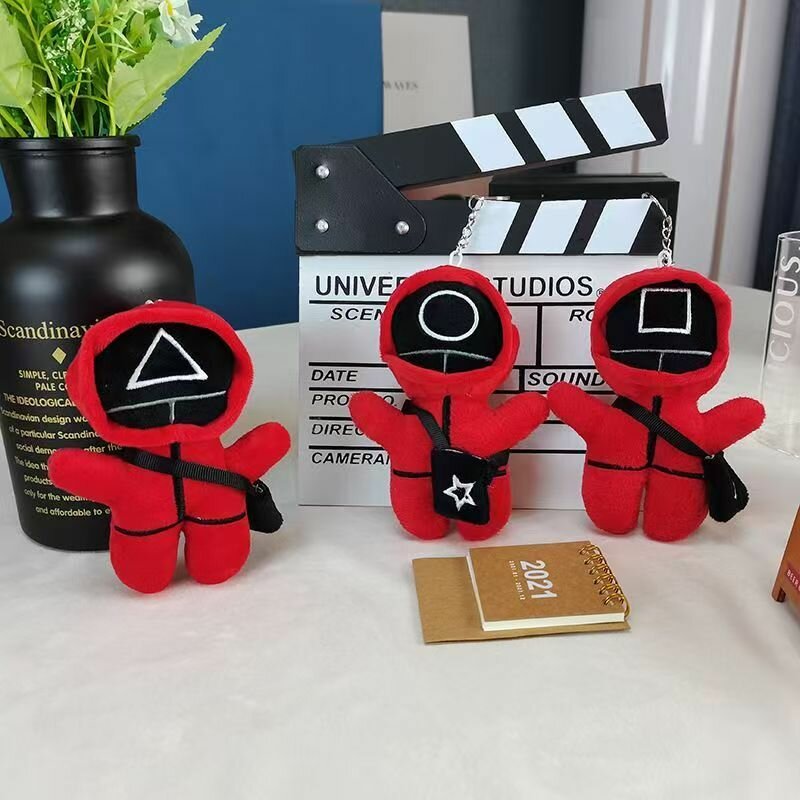 Гонки (Gonggi): Традиционные корейские игры, такие как "Игра в кальмара"Игра в ловлю камней, игрушка для тренировки зрительно-моторной координации рук