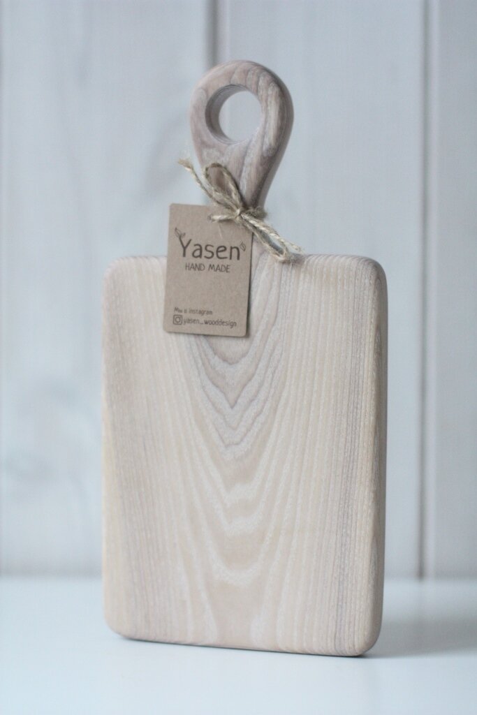 Деревянная разделочная доска, сервировочная доска "Прямая маленькая". Дерево Ясень. Цвет "мел" (белый). Столярная мастерская Yasen, 30х15 см.